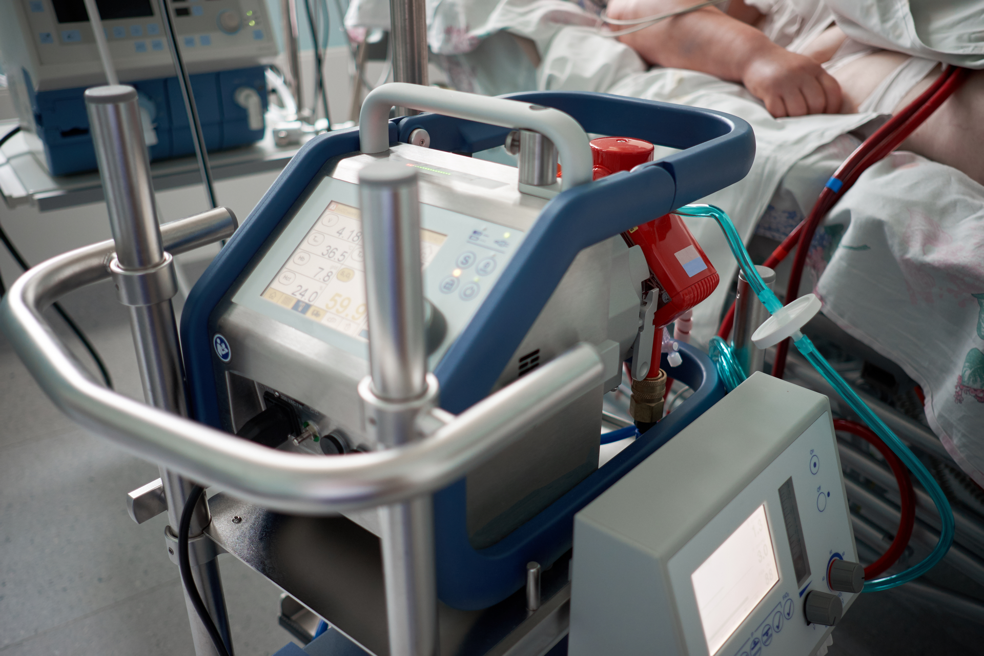 NIH-funded study supports use of ECMO for critically ill patients with ...
